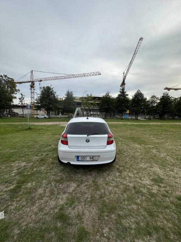 White BMW 120 2004 in Tallinn, with an engine capacity of 2.00 L and mileage of 404 thousand km for 2300 €, photo 5 on AUTOMOTO.COM.LV