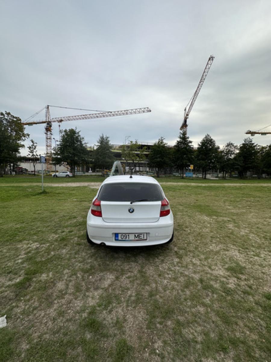 White BMW 120 2004 in Tallinn, with an engine capacity of 2.00 L and mileage of 404 thousand km for 2300 €, photo 5 on AUTOMOTO.COM.LV