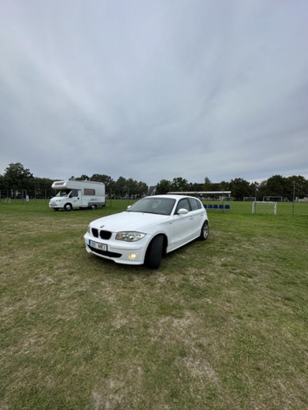 White BMW 120 2004 in Tallinn, with an engine capacity of 2.00 L and mileage of 404 thousand km for 2300 €, photo 6 on AUTOMOTO.COM.LV