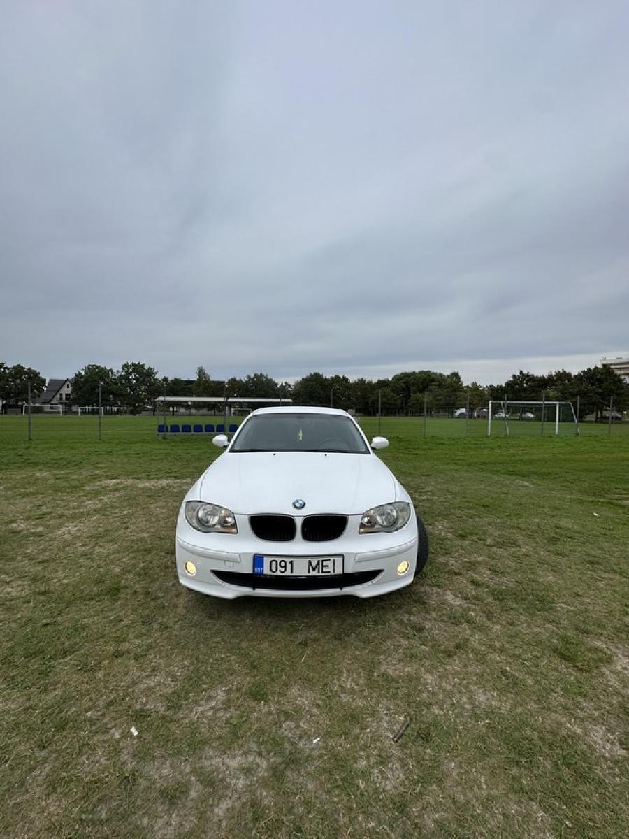 White BMW 120 2004 in Tallinn, with an engine capacity of 2.00 L and mileage of 404 thousand km for 2300 €, photo 10 on AUTOMOTO.COM.LV