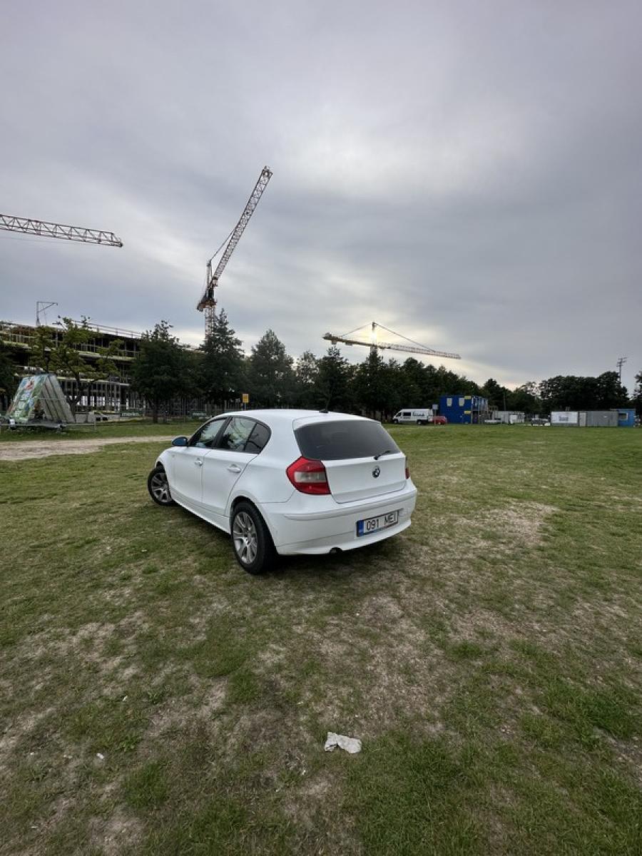 White BMW 120 2004 in Tallinn, with an engine capacity of 2.00 L and mileage of 404 thousand km for 2300 €, photo 12 on AUTOMOTO.COM.LV