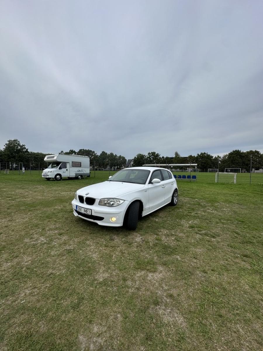 White BMW 120 2004 in Tallinn, with an engine capacity of 2.00 L and mileage of 404 thousand km for 2300 €, photo 14 on AUTOMOTO.COM.LV
