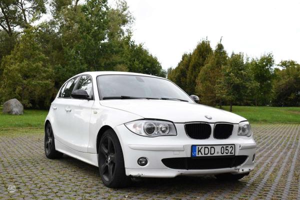 White BMW 120 2005 in Panevezys, with an engine capacity of 2.00 L and mileage of 322 thousand km for 2300 €, photo 1 on AUTOMOTO.COM.LV