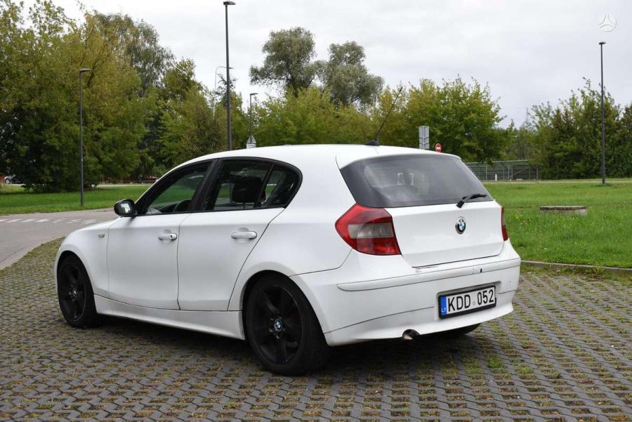Balts BMW 120 2005 Panevēža, ar dzinēja tilpumu 2.00 L un nobraukumu 322 tūkst. km par 2300 €, foto 5 vietnē AUTOMOTO.COM.LV