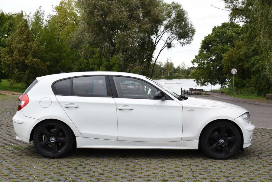Balts BMW 120 2005 Panevēža, ar dzinēja tilpumu 2.00 L un nobraukumu 322 tūkst. km par 2300 €, foto 8 vietnē AUTOMOTO.COM.LV