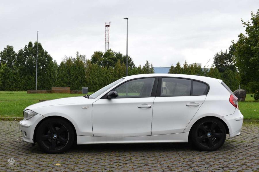 Balts BMW 120 2005 Panevēža, ar dzinēja tilpumu 2.00 L un nobraukumu 322 tūkst. km par 2300 €, foto 9 vietnē AUTOMOTO.COM.LV