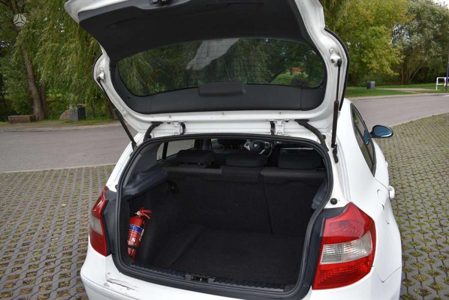 Balts BMW 120 2005 Panevēža, ar dzinēja tilpumu 2.00 L un nobraukumu 322 tūkst. km par 2300 €, foto 10 vietnē AUTOMOTO.COM.LV