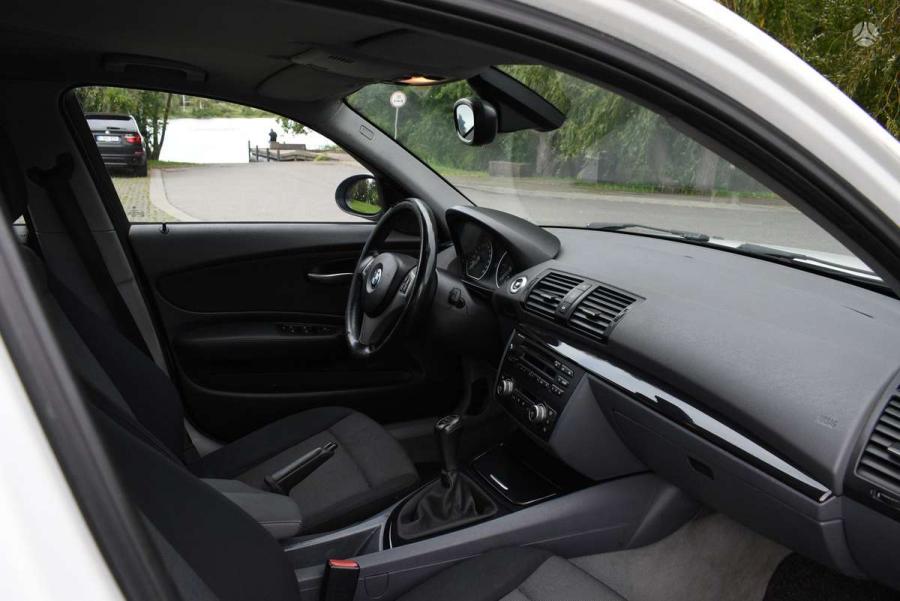 Balts BMW 120 2005 Panevēža, ar dzinēja tilpumu 2.00 L un nobraukumu 322 tūkst. km par 2300 €, foto 11 vietnē AUTOMOTO.COM.LV