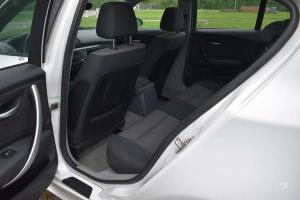 Balts BMW 120 2005 Panevēža, ar dzinēja tilpumu 2.00 L un nobraukumu 322 tūkst. km par 2300 €, foto 14 vietnē AUTOMOTO.COM.LV
