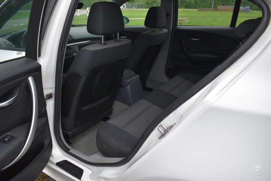 Balts BMW 120 2005 Panevēža, ar dzinēja tilpumu 2.00 L un nobraukumu 322 tūkst. km par 2300 €, foto 14 vietnē AUTOMOTO.COM.LV