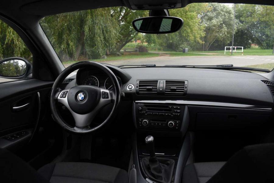 Balts BMW 120 2005 Panevēža, ar dzinēja tilpumu 2.00 L un nobraukumu 322 tūkst. km par 2300 €, foto 15 vietnē AUTOMOTO.COM.LV