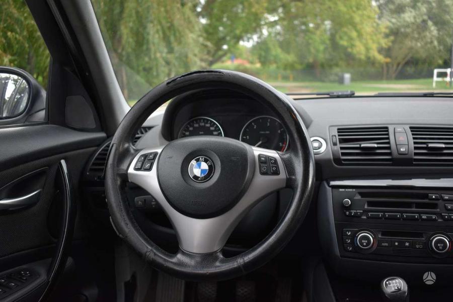 Balts BMW 120 2005 Panevēža, ar dzinēja tilpumu 2.00 L un nobraukumu 322 tūkst. km par 2300 €, foto 16 vietnē AUTOMOTO.COM.LV