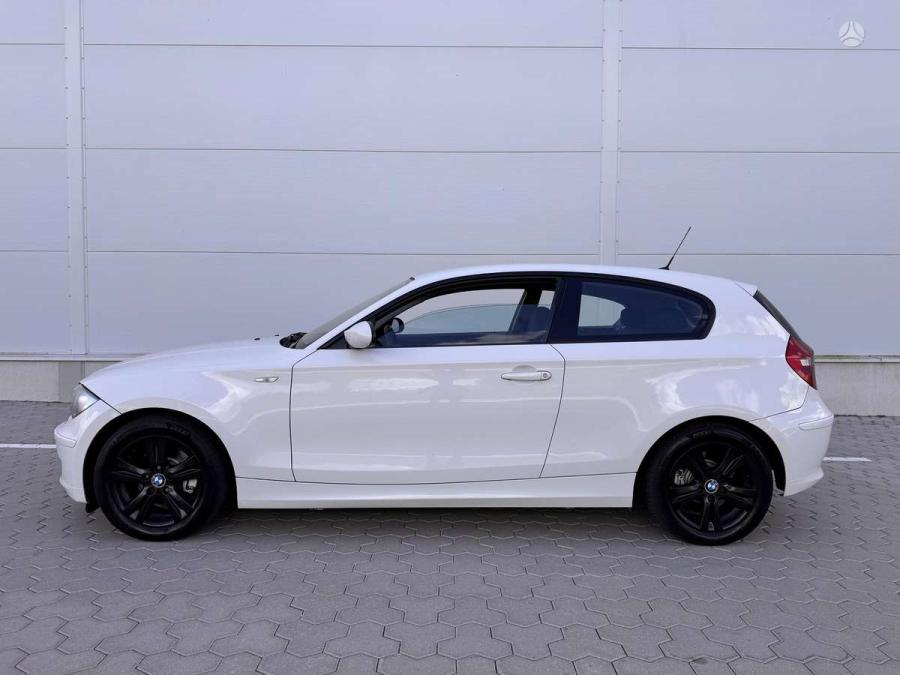 White BMW 120 2007 in Vilnius, with an engine capacity of 2.00 L and mileage of 313 thousand km for 3150 €, photo 4 on AUTOMOTO.COM.LV