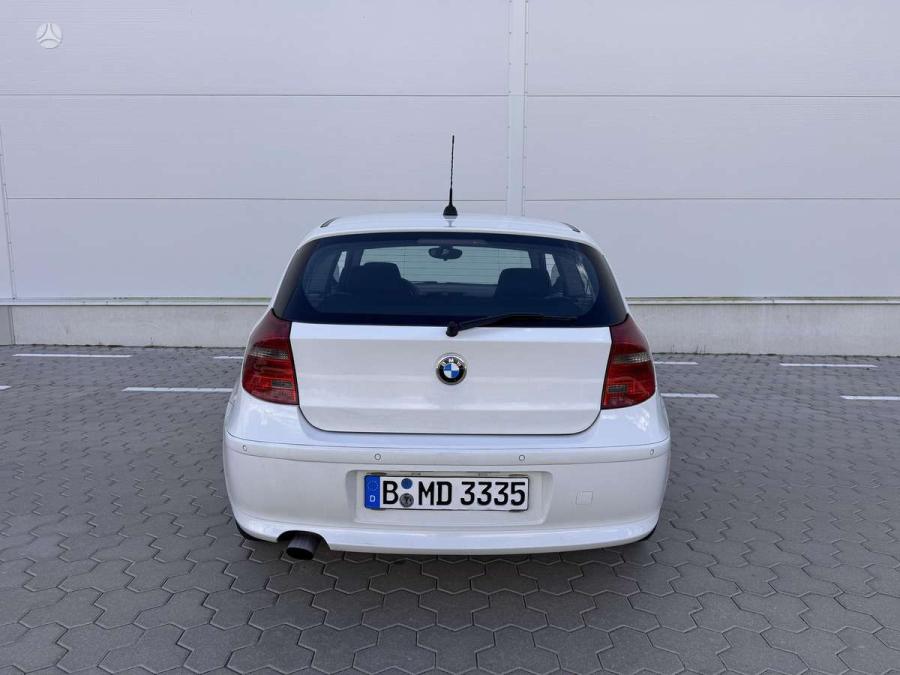 White BMW 120 2007 in Vilnius, with an engine capacity of 2.00 L and mileage of 313 thousand km for 3150 €, photo 8 on AUTOMOTO.COM.LV