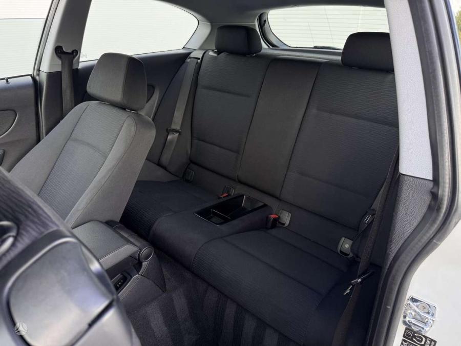 White BMW 120 2007 in Vilnius, with an engine capacity of 2.00 L and mileage of 313 thousand km for 3150 €, photo 12 on AUTOMOTO.COM.LV
