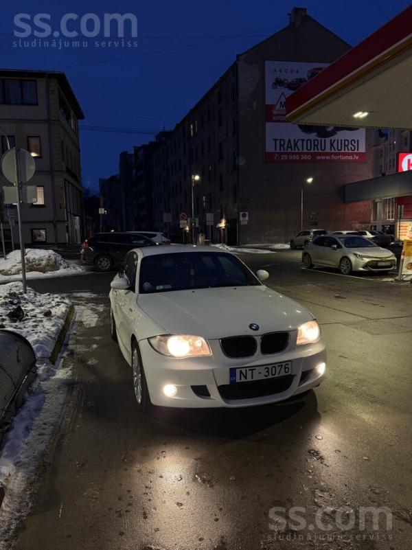 White BMW 120 2008 in Riga, with an engine capacity of 2.00 L and mileage of 242 thousand km for 4200 €, photo 1 on AUTOMOTO.COM.LV
