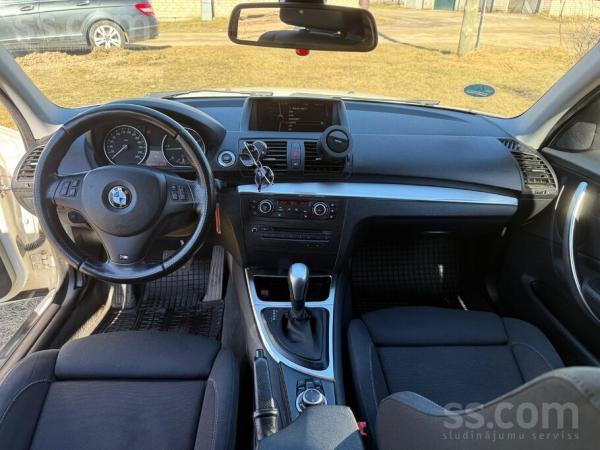 White BMW 120 2009 in Liepaja, with an engine capacity of 2.00 L and mileage of 240 thousand km for 4950 €, photo 3 on AUTOMOTO.COM.LV