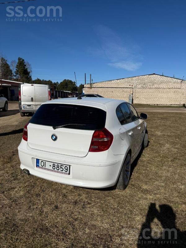 White BMW 120 2009 in Liepaja, with an engine capacity of 2.00 L and mileage of 240 thousand km for 4950 €, photo 5 on AUTOMOTO.COM.LV