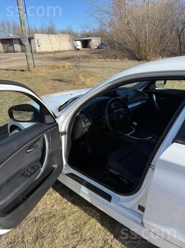 White BMW 120 2009 in Liepaja, with an engine capacity of 2.00 L and mileage of 240 thousand km for 4950 €, photo 6 on AUTOMOTO.COM.LV