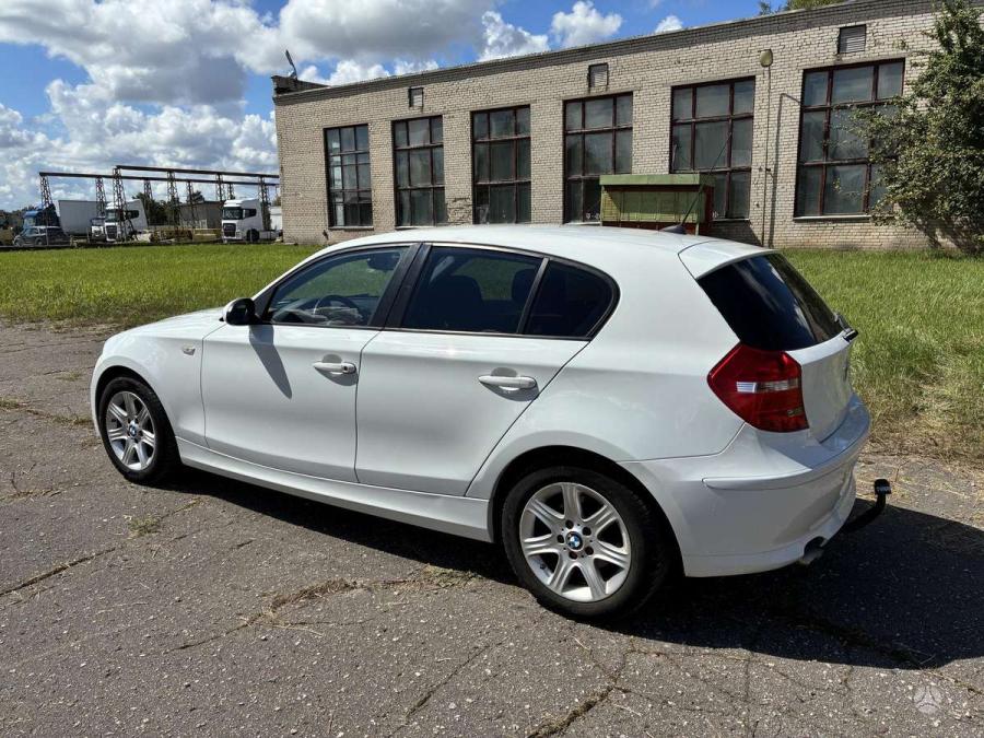 Balts BMW 120 2009 Radviliškis, ar dzinēja tilpumu 2.00 L un nobraukumu 339 tūkst. km par 3350 €, foto 5 vietnē AUTOMOTO.COM.LV
