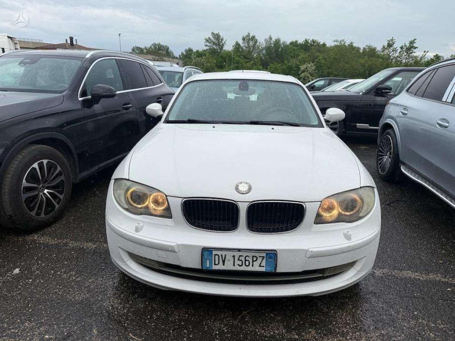 Balts BMW 120 2009 Šauļi, ar dzinēja tilpumu 2.00 L un nobraukumu 270 tūkst. km par 3850 €, foto 3 vietnē AUTOMOTO.COM.LV