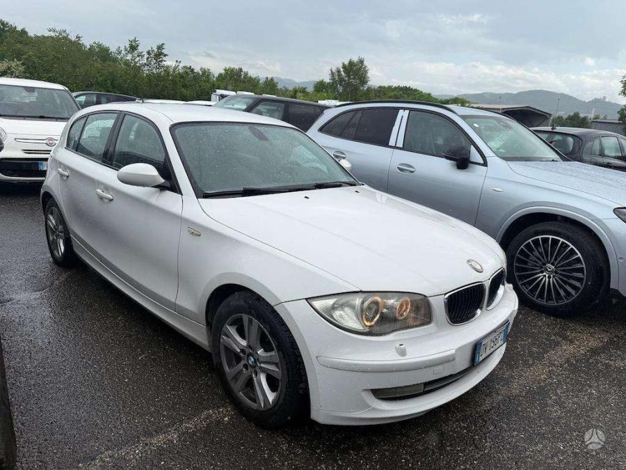 Balts BMW 120 2009 Šauļi, ar dzinēja tilpumu 2.00 L un nobraukumu 270 tūkst. km par 3850 €, foto 4 vietnē AUTOMOTO.COM.LV