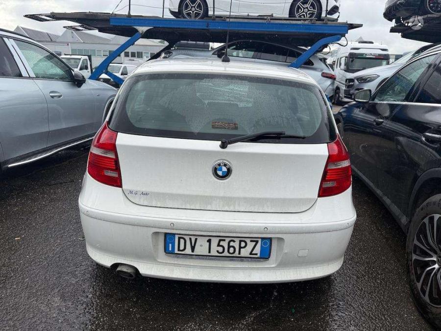 Balts BMW 120 2009 Šauļi, ar dzinēja tilpumu 2.00 L un nobraukumu 270 tūkst. km par 3850 €, foto 6 vietnē AUTOMOTO.COM.LV