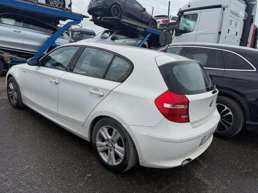 Balts BMW 120 2009 Šauļi, ar dzinēja tilpumu 2.00 L un nobraukumu 270 tūkst. km par 3850 €, foto 7 vietnē AUTOMOTO.COM.LV