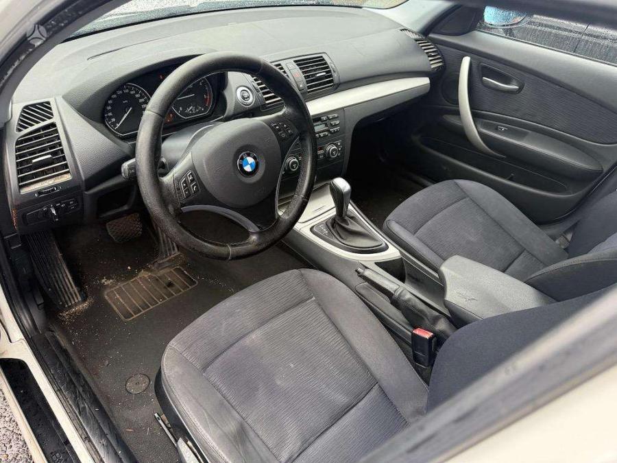 Balts BMW 120 2009 Šauļi, ar dzinēja tilpumu 2.00 L un nobraukumu 270 tūkst. km par 3850 €, foto 9 vietnē AUTOMOTO.COM.LV
