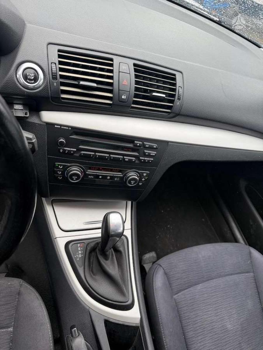 Balts BMW 120 2009 Šauļi, ar dzinēja tilpumu 2.00 L un nobraukumu 270 tūkst. km par 3850 €, foto 10 vietnē AUTOMOTO.COM.LV