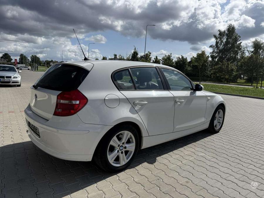 White BMW 120 2009 in Siauliai, with an engine capacity of 2.00 L and mileage of 270 thousand km for 3850 €, photo 6 on AUTOMOTO.COM.LV