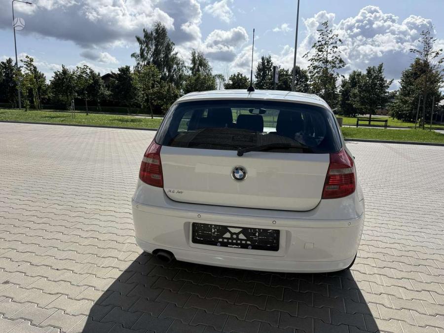 White BMW 120 2009 in Siauliai, with an engine capacity of 2.00 L and mileage of 270 thousand km for 3850 €, photo 7 on AUTOMOTO.COM.LV