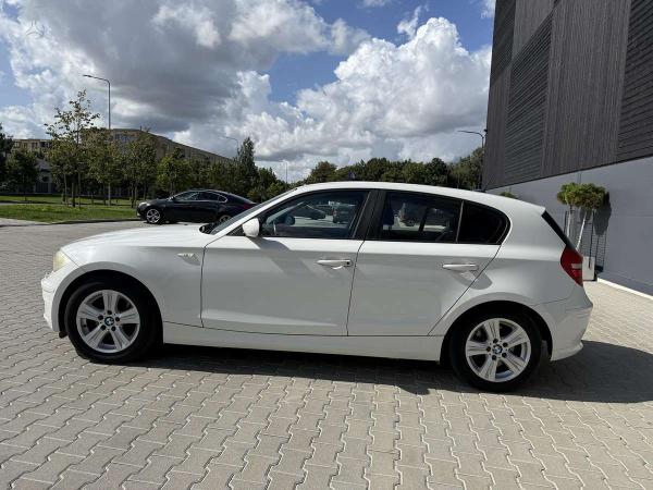 Balts BMW 120 2009 Šauļi, ar dzinēja tilpumu 2.00 L un nobraukumu 270 tūkst. km par 3850 €, foto 8 vietnē AUTOMOTO.COM.LV