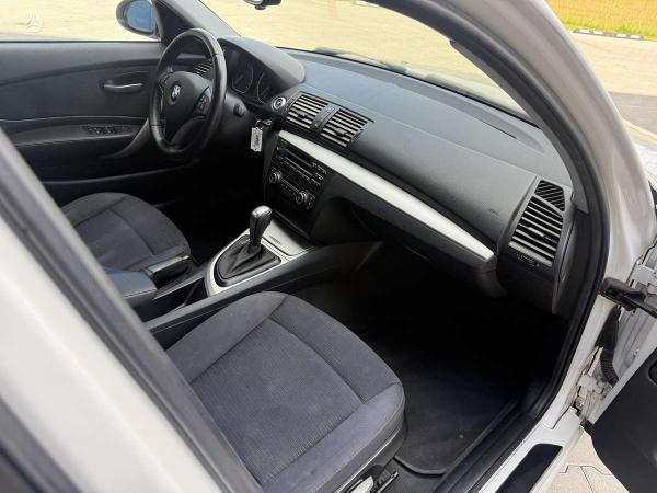 Balts BMW 120 2009 Šauļi, ar dzinēja tilpumu 2.00 L un nobraukumu 270 tūkst. km par 3850 €, foto 9 vietnē AUTOMOTO.COM.LV