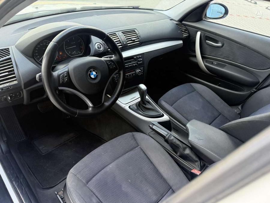 White BMW 120 2009 in Siauliai, with an engine capacity of 2.00 L and mileage of 270 thousand km for 3850 €, photo 11 on AUTOMOTO.COM.LV