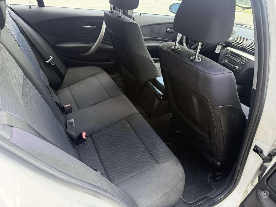 White BMW 120 2009 in Siauliai, with an engine capacity of 2.00 L and mileage of 270 thousand km for 3850 €, photo 12 on AUTOMOTO.COM.LV