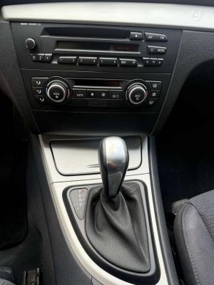 White BMW 120 2009 in Siauliai, with an engine capacity of 2.00 L and mileage of 270 thousand km for 3850 €, photo 13 on AUTOMOTO.COM.LV