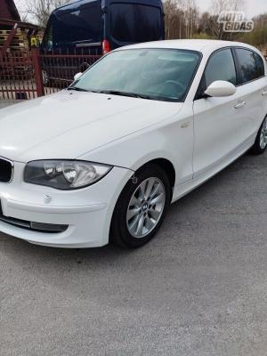 Balts BMW 120 2009 Panevēža, ar dzinēja tilpumu 2.00 L un nobraukumu 328 tūkst. km par 3500 €, foto  vietnē AUTOMOTO.COM.LV