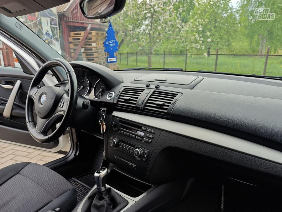 Balts BMW 120 2009 Panevēža, ar dzinēja tilpumu 2.00 L un nobraukumu 328 tūkst. km par 3500 €, foto 17 vietnē AUTOMOTO.COM.LV