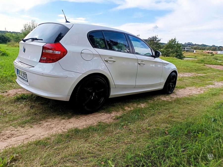 Balts BMW 120 2009 Kauņa, ar dzinēja tilpumu 2.00 L un nobraukumu 273 tūkst. km par 4550 €, foto 8 vietnē AUTOMOTO.COM.LV