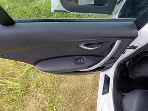 Balts BMW 120 2009 Kauņa, ar dzinēja tilpumu 2.00 L un nobraukumu 273 tūkst. km par 4550 €, foto 24 vietnē AUTOMOTO.COM.LV
