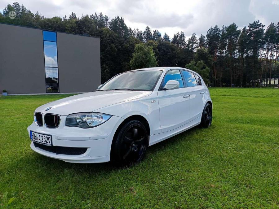 Balts BMW 120 2009 Kauņa, ar dzinēja tilpumu 2.00 L un nobraukumu 273 tūkst. km par 4550 €, foto 36 vietnē AUTOMOTO.COM.LV
