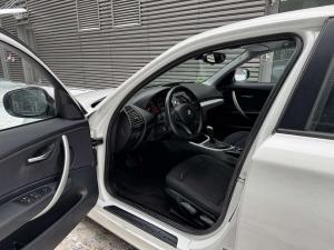 Balts BMW 120 2010 Viļņa, ar dzinēja tilpumu 2.00 L un nobraukumu 279 tūkst. km par 4150 €, foto 9 vietnē AUTOMOTO.COM.LV