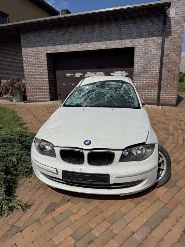 Balts BMW 120 2010 Viļņa, ar dzinēja tilpumu 2.00 L un nobraukumu 3 tūkst. km par 999 €, foto 3 vietnē AUTOMOTO.COM.LV