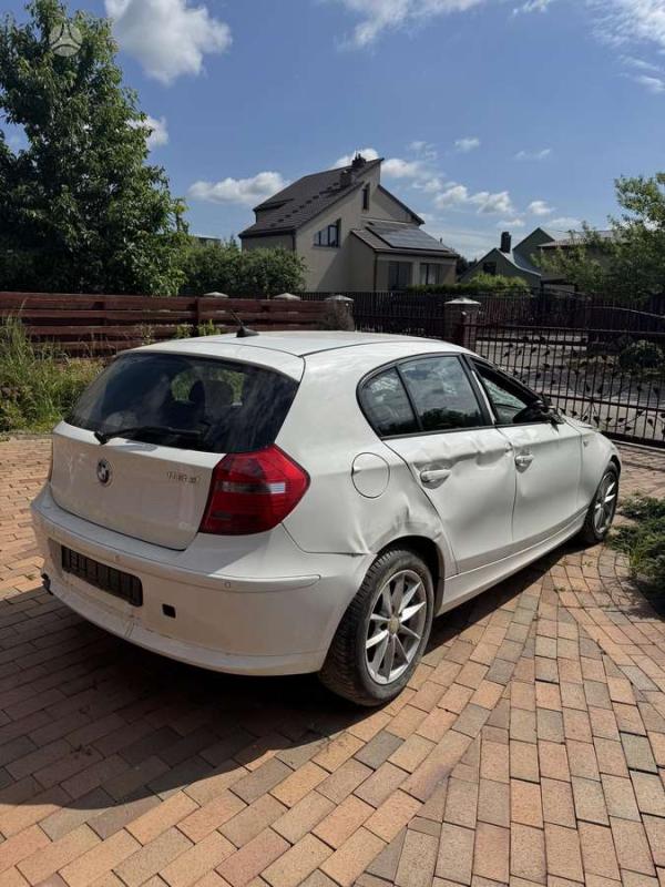 Balts BMW 120 2010 Viļņa, ar dzinēja tilpumu 2.00 L un nobraukumu 3 tūkst. km par 999 €, foto 4 vietnē AUTOMOTO.COM.LV