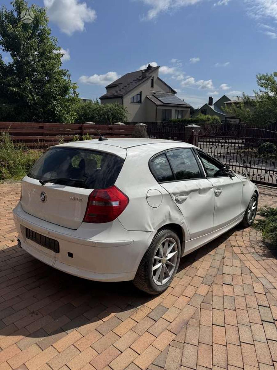 Balts BMW 120 2010 Viļņa, ar dzinēja tilpumu 2.00 L un nobraukumu 3 tūkst. km par 999 €, foto 5 vietnē AUTOMOTO.COM.LV