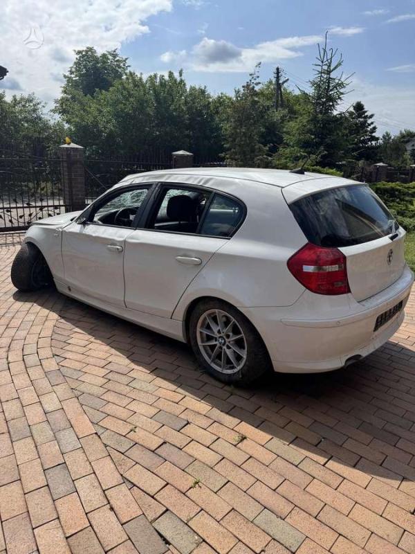 Balts BMW 120 2010 Viļņa, ar dzinēja tilpumu 2.00 L un nobraukumu 3 tūkst. km par 999 €, foto 5 vietnē AUTOMOTO.COM.LV