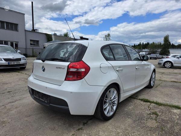White BMW 120 2010 in Utena, with an engine capacity of 2.00 L and mileage of 353 thousand km for 3999 €, photo 4 on AUTOMOTO.COM.LV