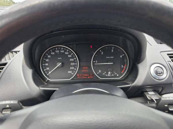 White BMW 120 2010 in Utena, with an engine capacity of 2.00 L and mileage of 353 thousand km for 3999 €, photo 8 on AUTOMOTO.COM.LV