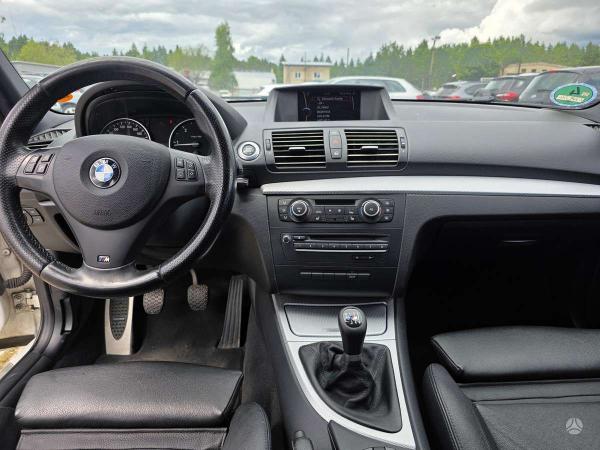 White BMW 120 2010 in Utena, with an engine capacity of 2.00 L and mileage of 353 thousand km for 3999 €, photo 9 on AUTOMOTO.COM.LV